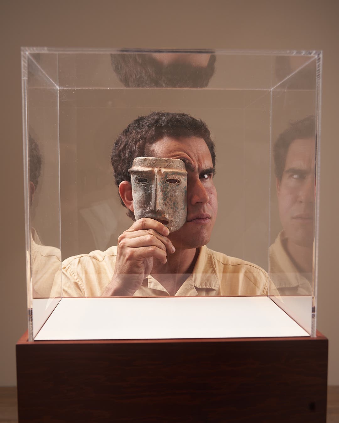 Enrique Argote cuestiona el concepto de historia en Circa 2000 ...