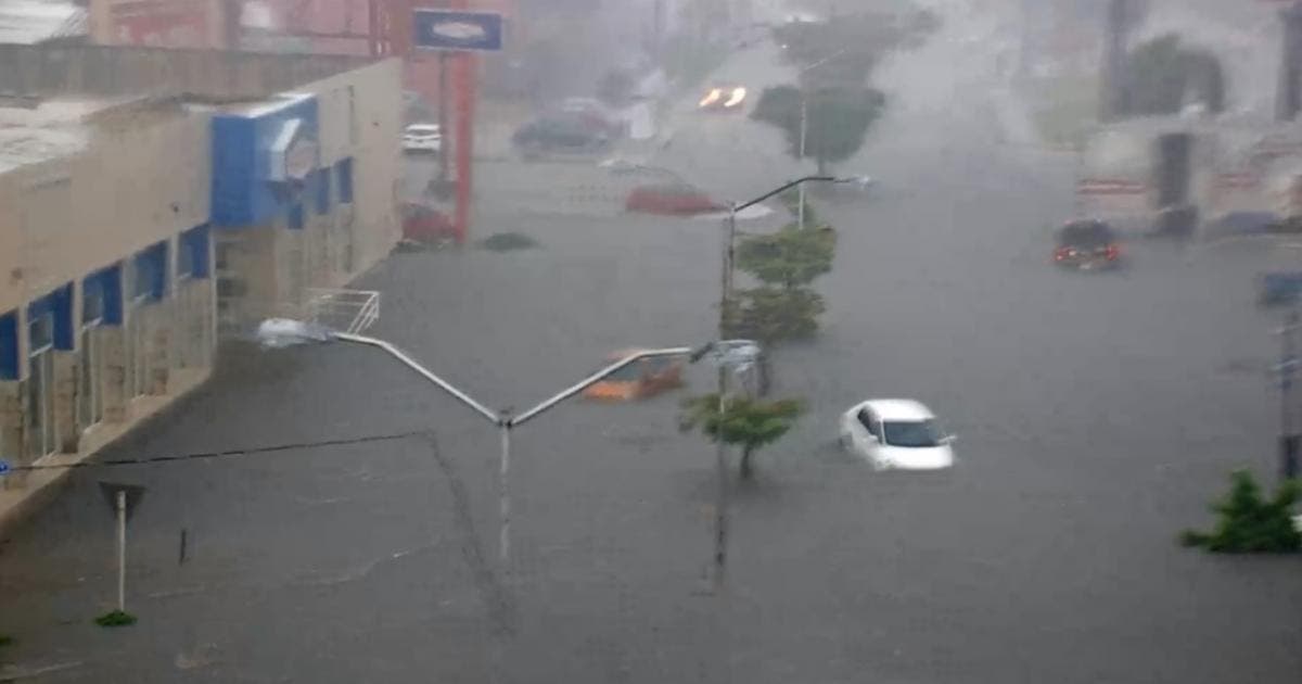 (Video) Lluvias provocan inundación en alrededores de Plaza las ...