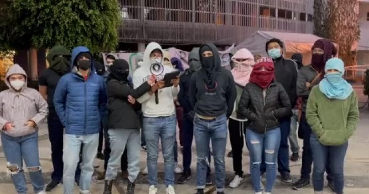 Un grupo de estudiantes mantiene la toma de instalaciones del CIDE ...