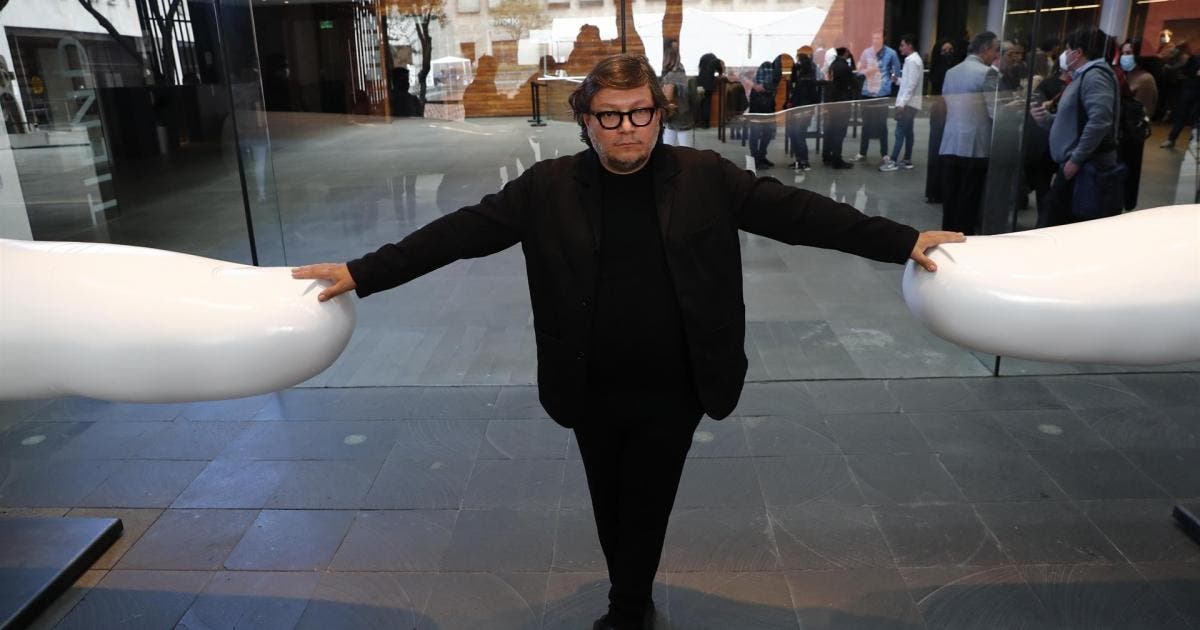 El artista mexicano Rivelino expone su obra 'Tú' en la Ciudad de México ...