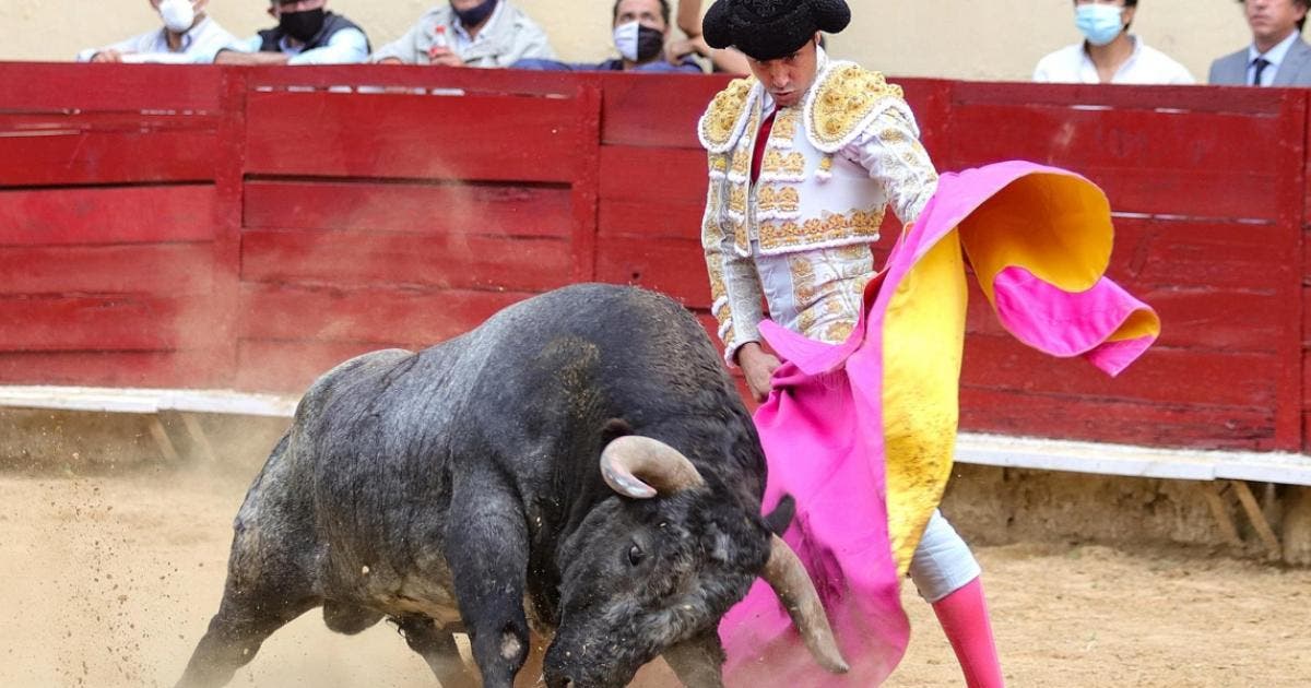 Mano a mano entre los toreros mexicanos José Mauricio y Sergio Flores ...