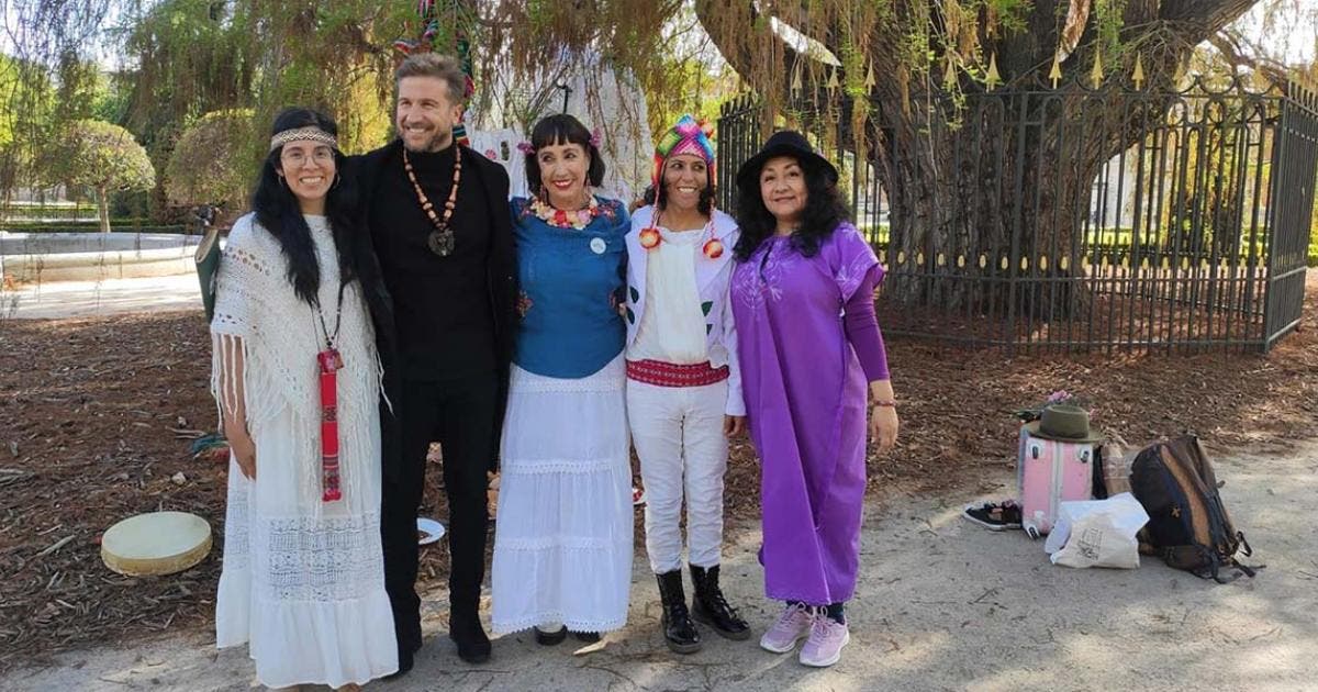 Actor peruano se casa con árbol y le promete amor eterno | Diario de México