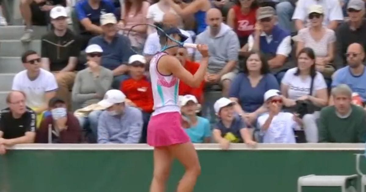 Un involuntario raquetazo de Begu a un niño casi le cuesta el partido ...