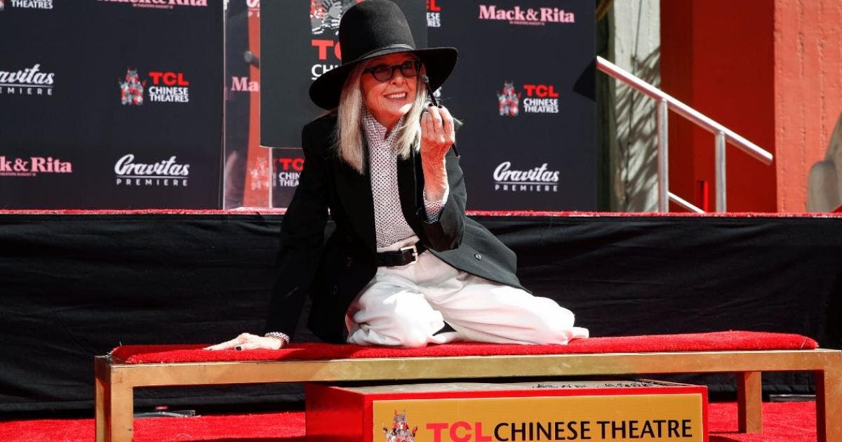 Diane Keaton pone sus huellas en el Paseo de la Fama de Hollywood ...