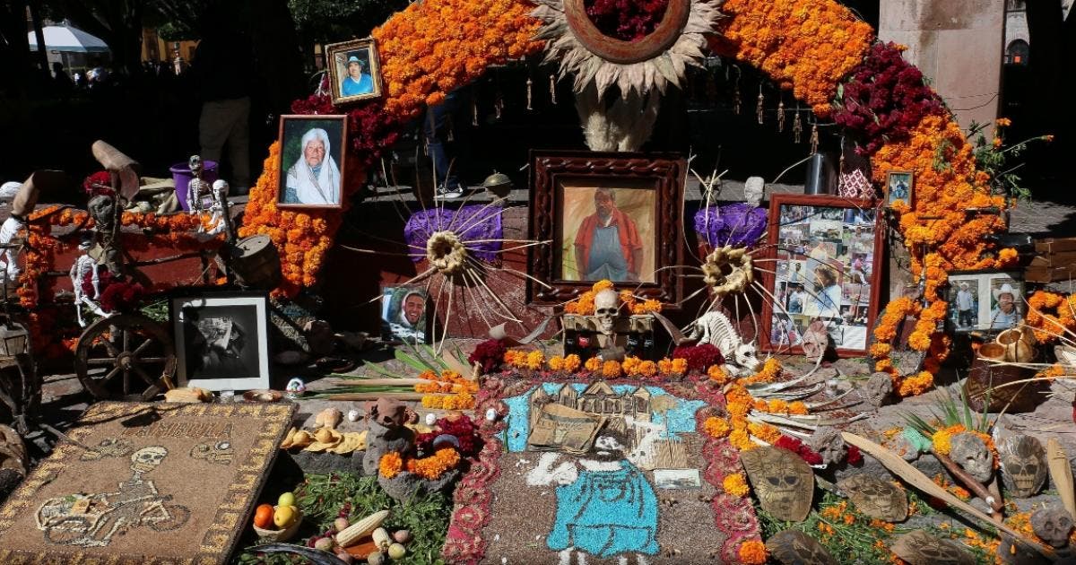 Pueblos indígenas de Chiapas colocan altares del Día de Muertos ...