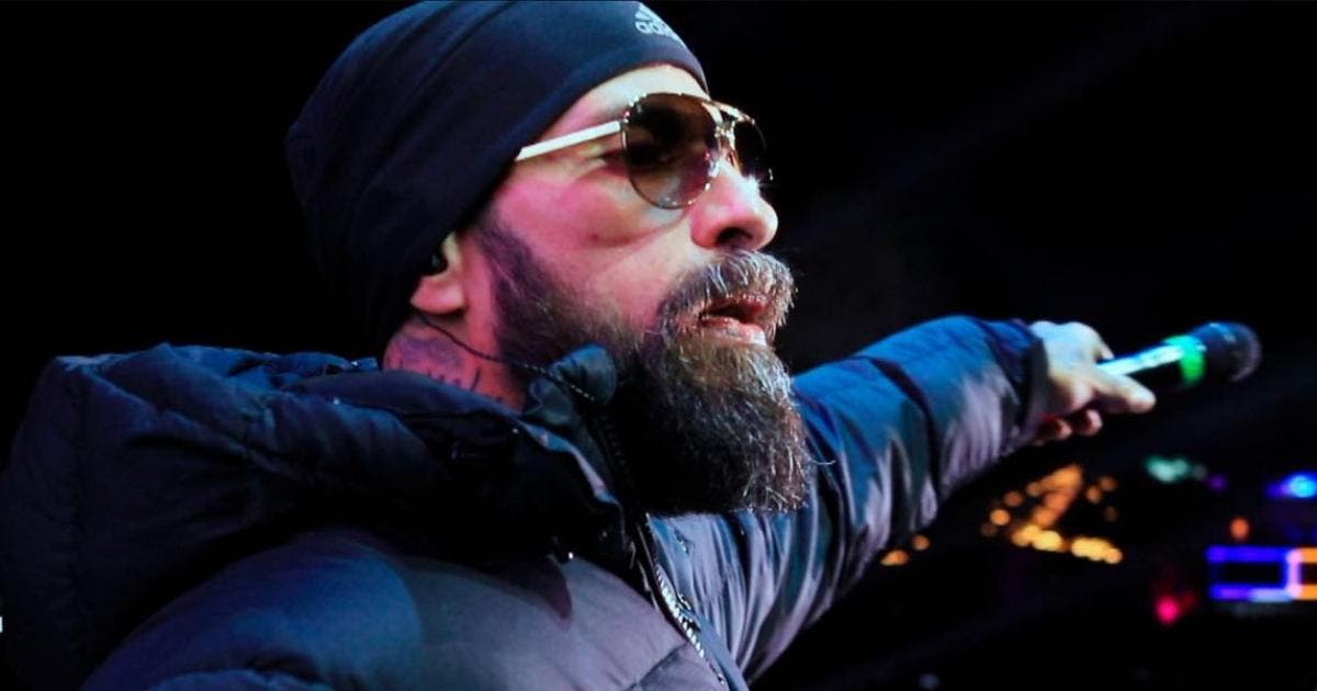 Babo, de Cartel de Santa, canta 'Shorty Party' y el público ni se ...