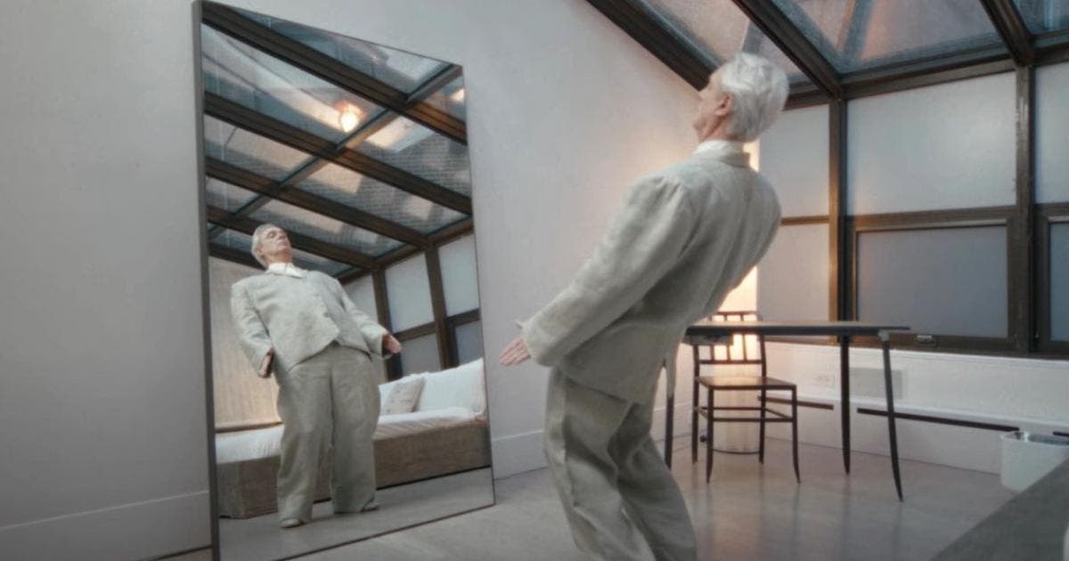 David Byrne recobra el traje gigante para la versión 4K de 'Stop Making ...