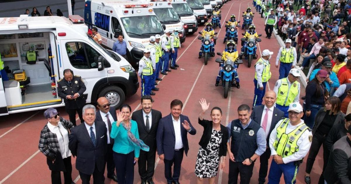 Dan banderazo de salida a 25 nuevas ambulancias del ERUM en CDMX ...