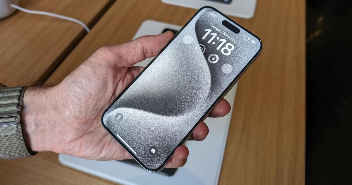 Condenan a dos hombres por tratar de defraudar a Apple con 5 mil ...