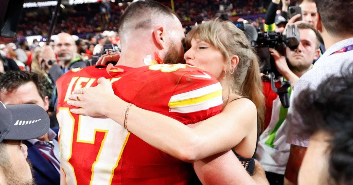Taylor Swift y Travis Kelce celebran muy enamorados la victoria de los Chiefs | Diario de México