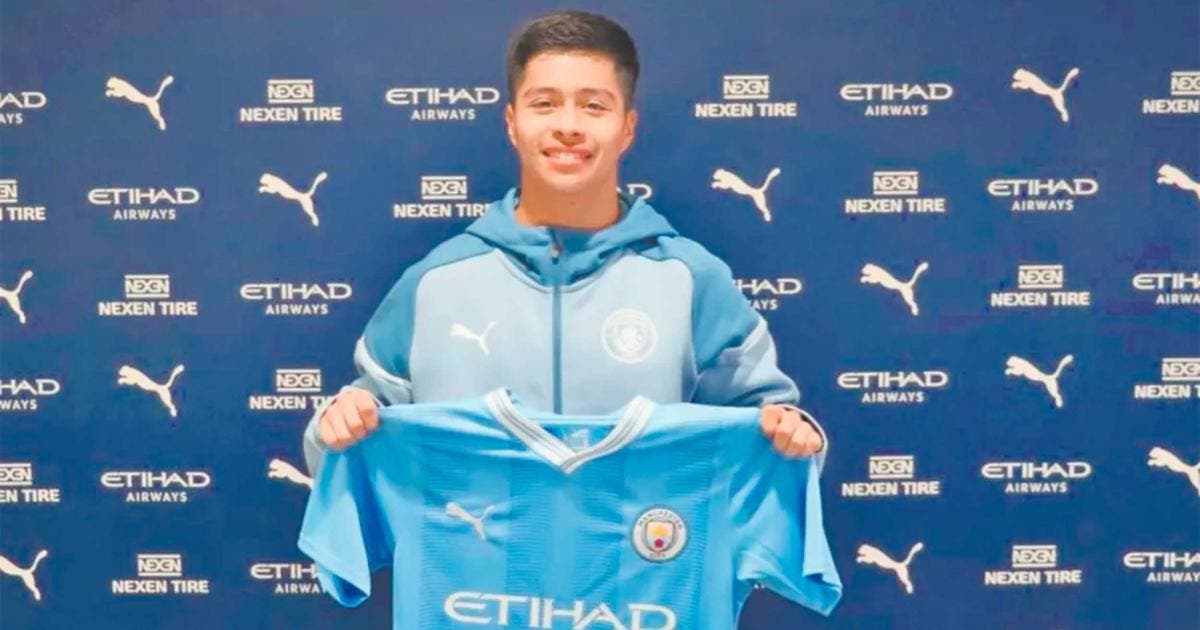 El mexicano Álex Alcalá entrena con primer equipo del del Manchester ...