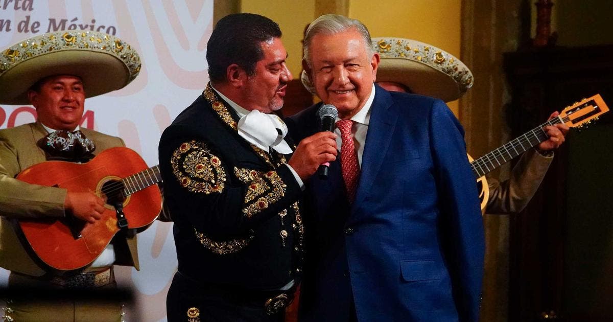 Con mariachi y son jarocho celebra AMLO a mamás en la mañanera | Diario ...