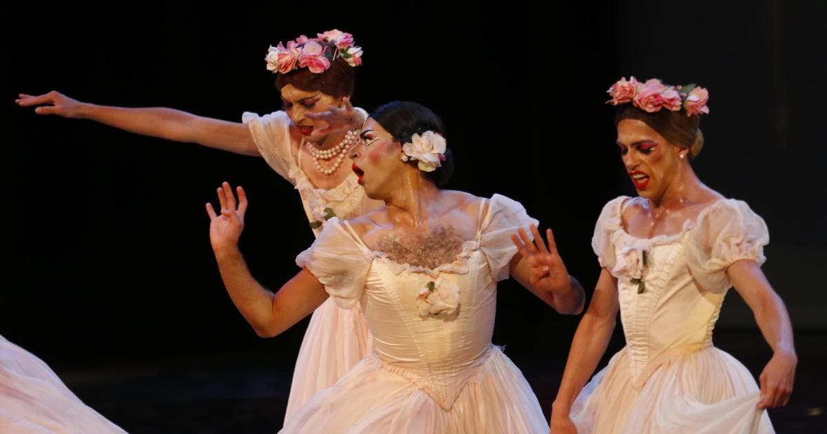 Con zapatillas de punta y tutús, bailarines rompen con estereotipos de ...