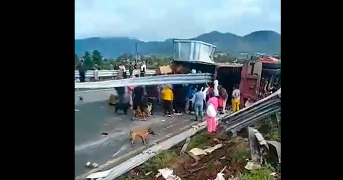 Videos: Habitantes de La Mesa de Chosto saquean tráiler accidentado en ...