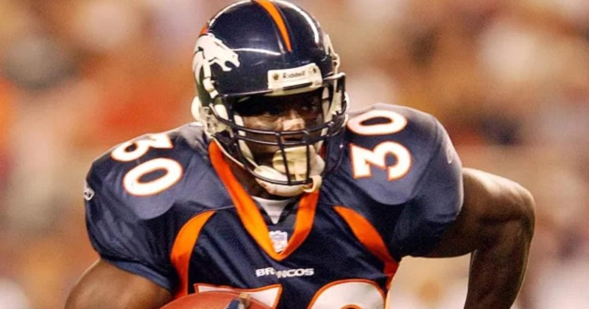 Exestrella de los Broncos es bajado de un avión esposado por agentes ...