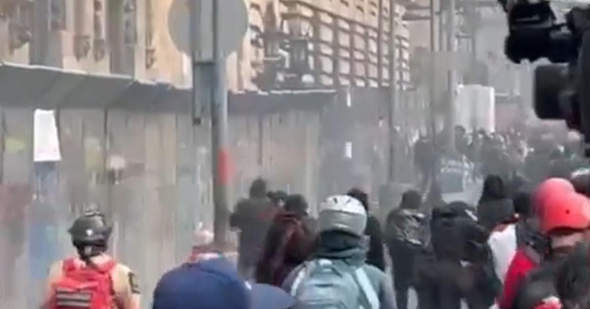 Protesta del 2 de octubre: Bloque Negro lanza bombas molotov a edificio ...