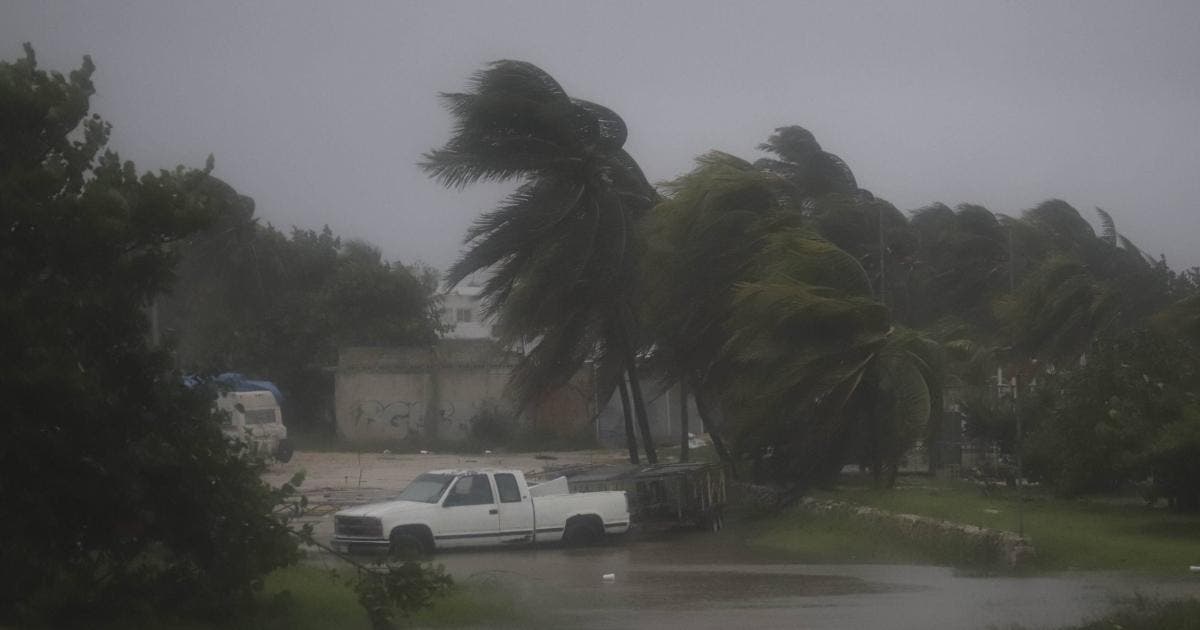 ¡Monstruoso! 'Milton' se convierte otra vez en huracán categoría 5 ...