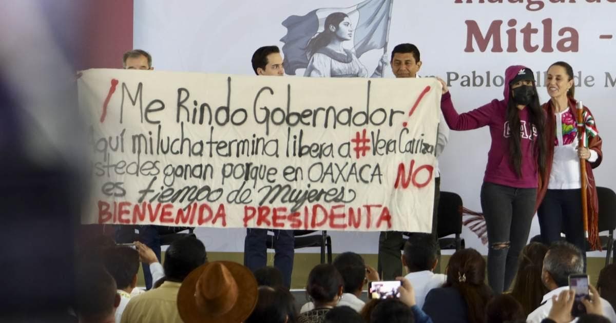 María Elena Ríos irrumpe en evento en Oaxaca con pancarta y denuncia ...
