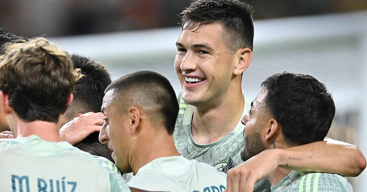 Doblete de César Montes le da victoria a México sobre Surinam | Diario ...