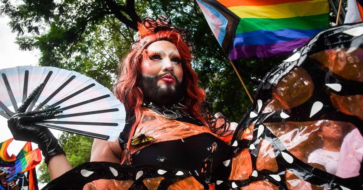 Plumas, tacones y resistencia: hoy se celebra el Día Internacional del ...