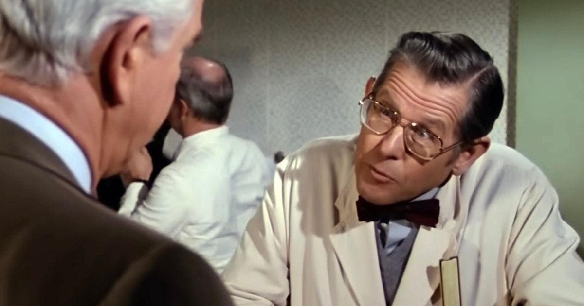 Muere a los 98 años Ed Williams, el científico Ted Olson de 'The Naked Gun'