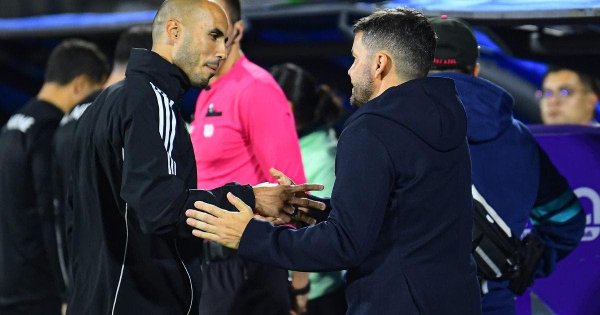 Larcamón critica el estilo de juego de Tigres y apunta a la terna arbitral