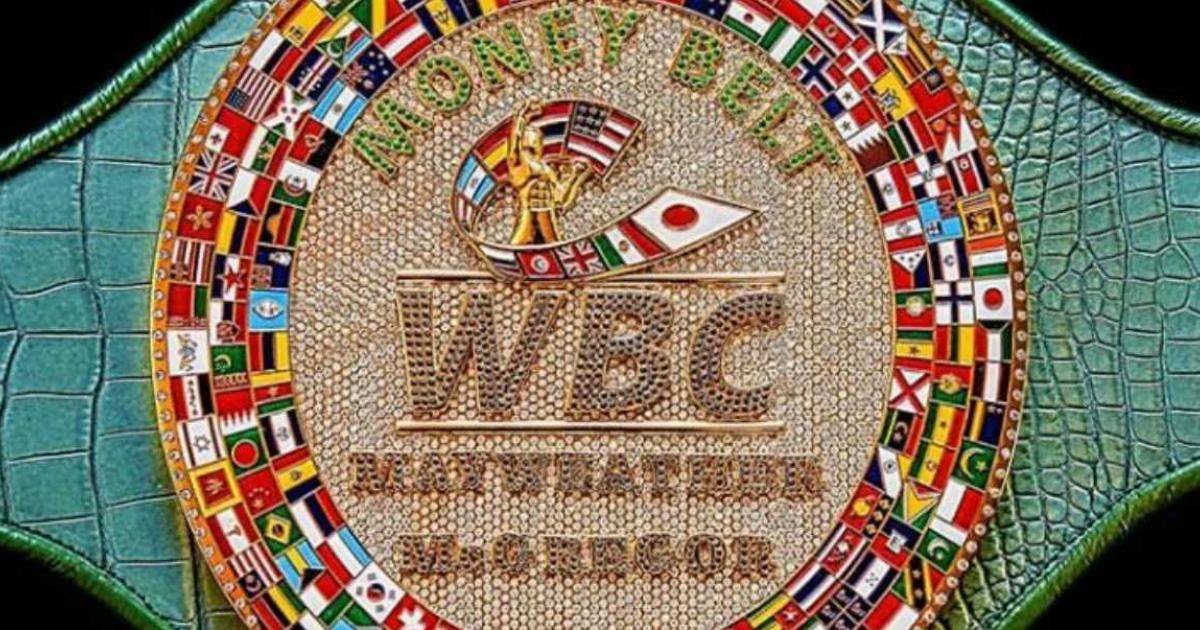 Mayeli Flores recibió el cinturón de campeona supermosca del CMB ...