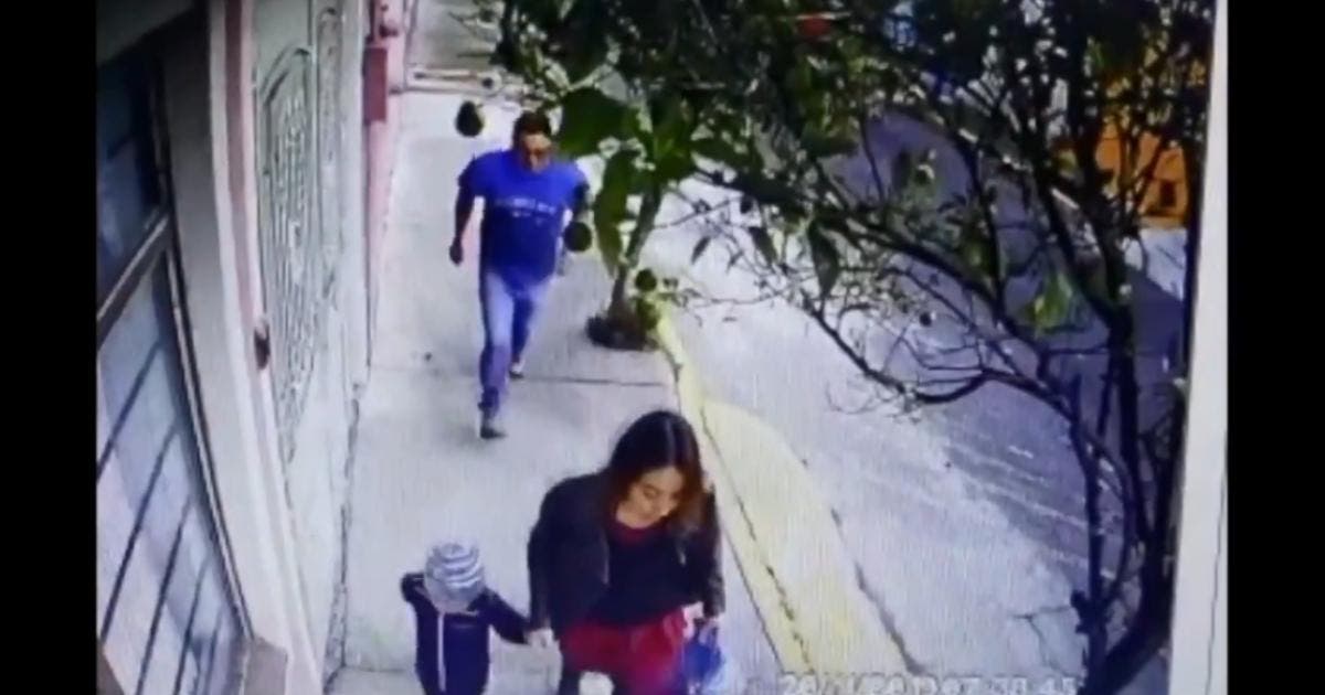 Hombre Es Captado Levantado La Falda De Una Mujer En Iztapalapa Diario De México 