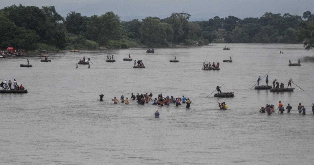 Migrantes logran ingresar a México a través del río Suchiate | Diario ...