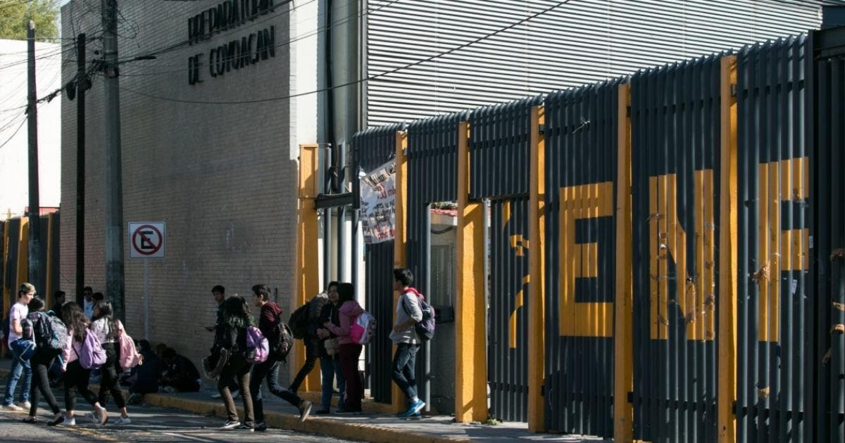 Tras devolver el plantel, paristas vuelven a tomar la Prepa 6 de la ...