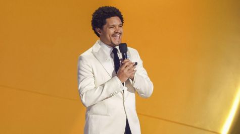 El comediante Trevor Noah presentará sus últimos premios Grammy
